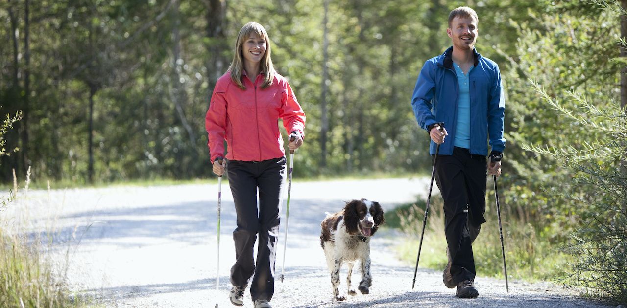 Nordic walking: cos'è, tecnica, benefici e controindicazioni | Style