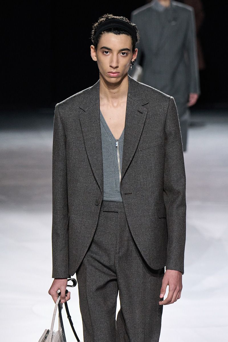 Tendenze Moda Uomo AW24-25: lo scollo a V | Style