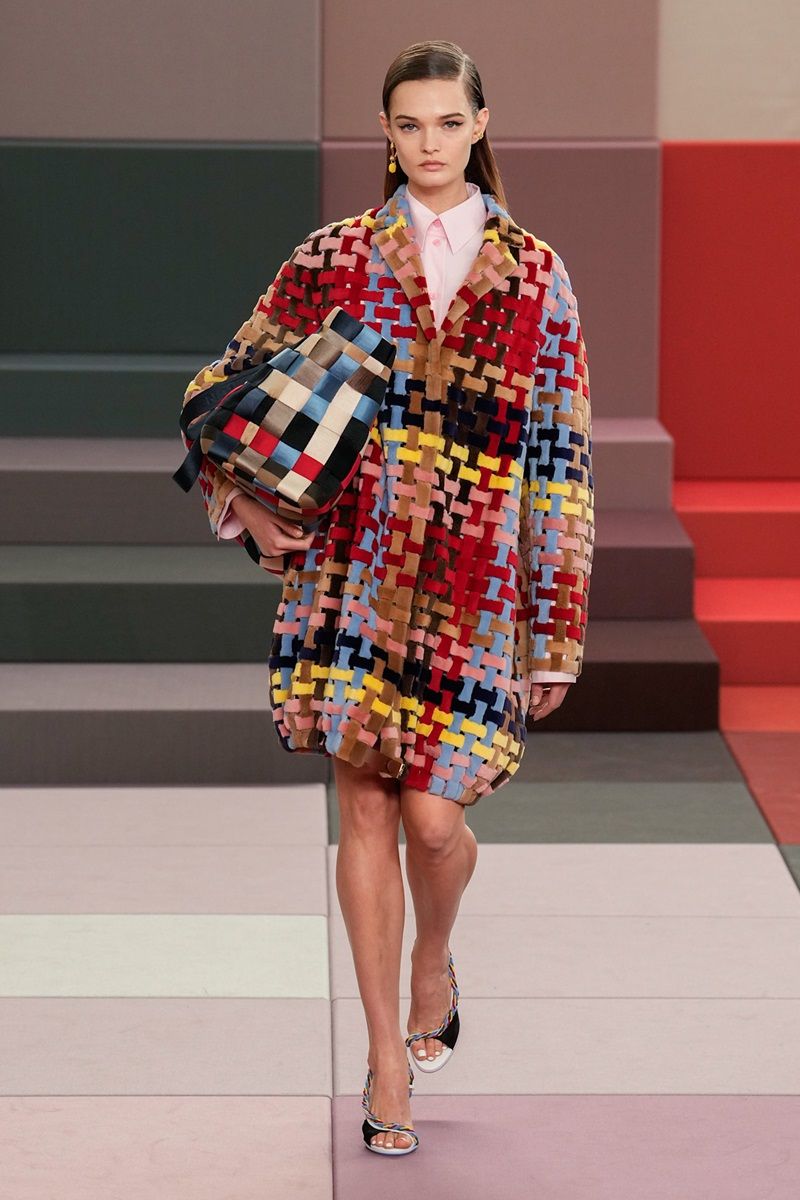 Milano Fashion Week 2025: Fendi ss26, romanticismo fluido | Style