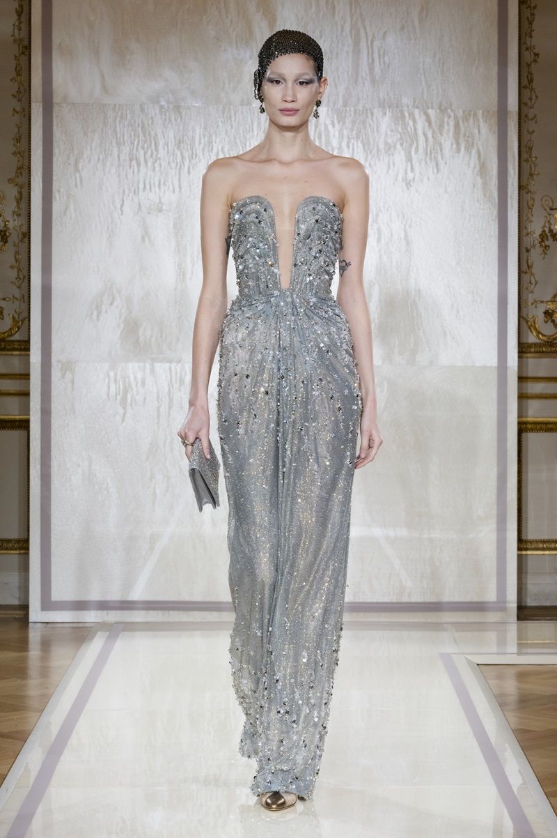 La sfilata Giorgio Armani Privé ss25, donne vestite di luce | Style