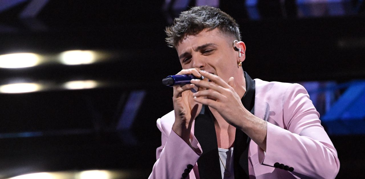 Sanremo 2023 cantati Olly: chi è e il duetto con Lorella Cuccarini | Style
