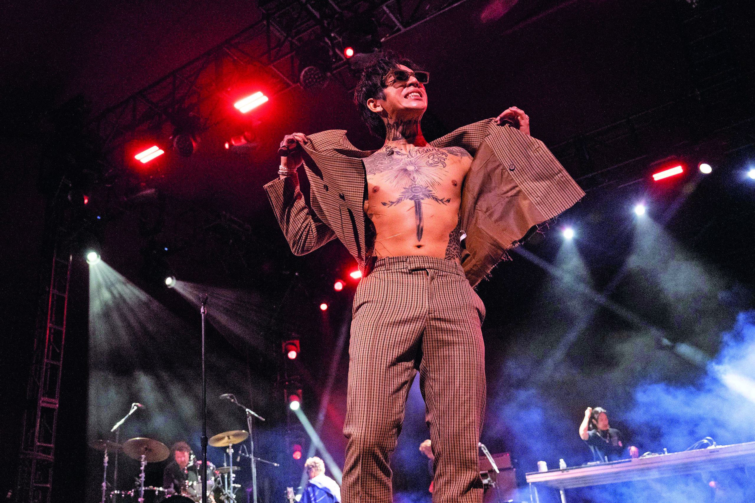 «La realtà è un'illusione» ci svela Kodi Smit-McPhee sulla cover di ...