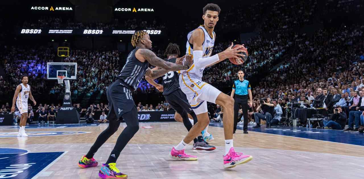 Victor Wembanyama in Nba con i San Antonio Spurs - Style