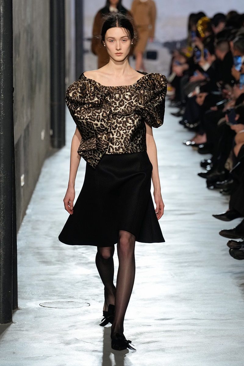 La sfilata N°21 fw25, ispirazione variabile | Style