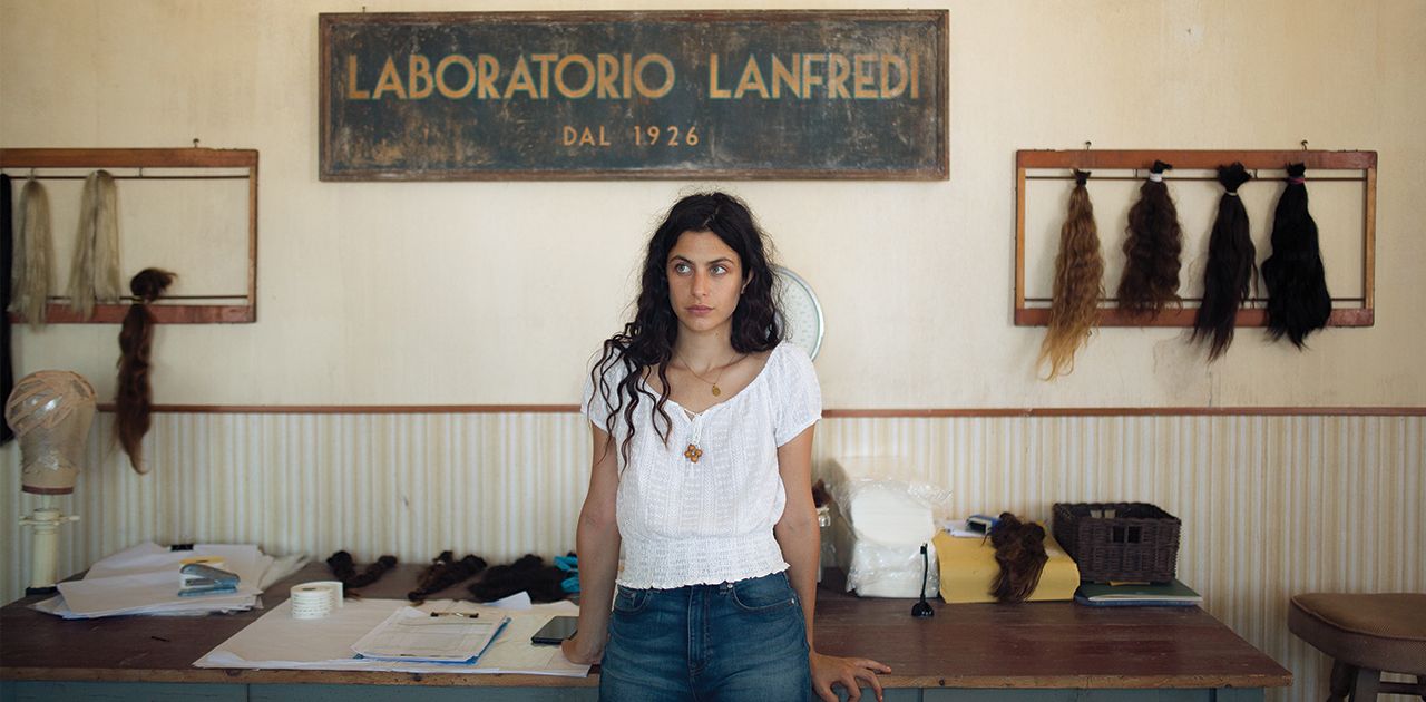 La treccia, film al cinema: la scena con Fotini Peluso | Video Style