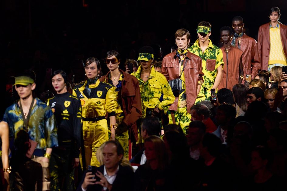 La sfilata Ferrari s/s 2023, Ferrari, il sogno alla luce di Los Angeles ...